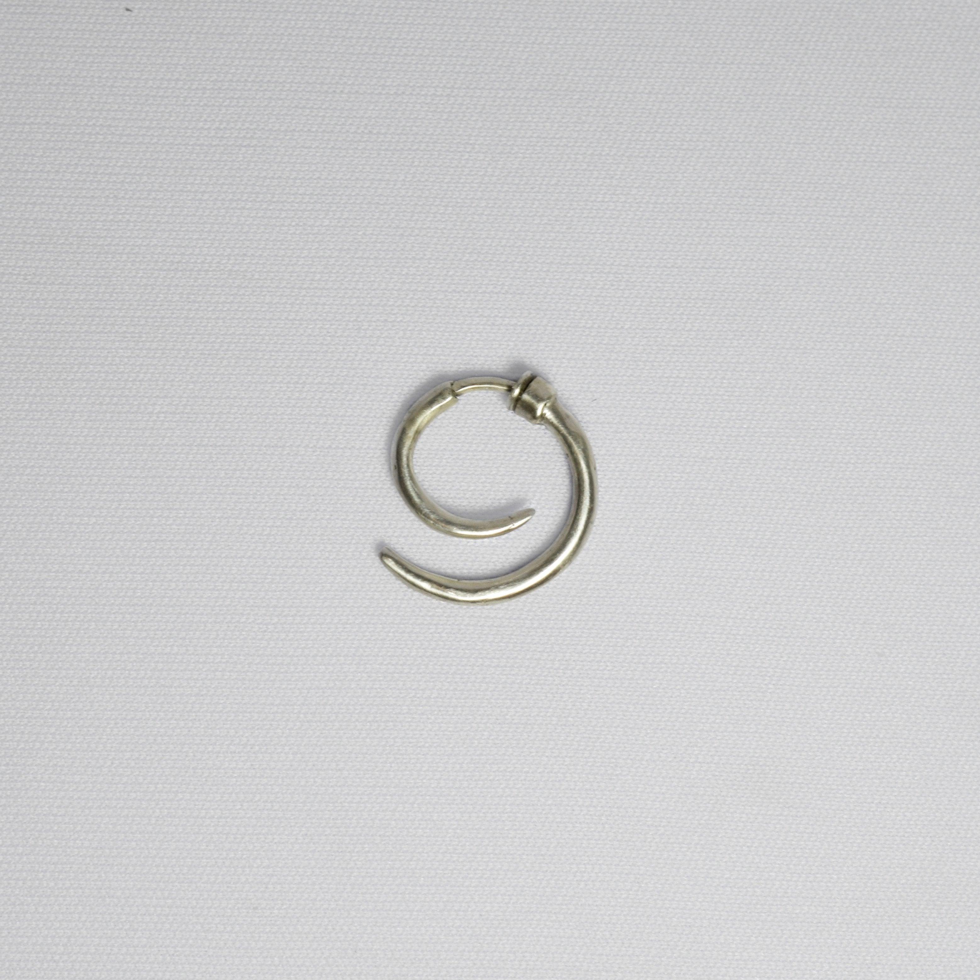 Spiral Septum Piercing – ap0cene